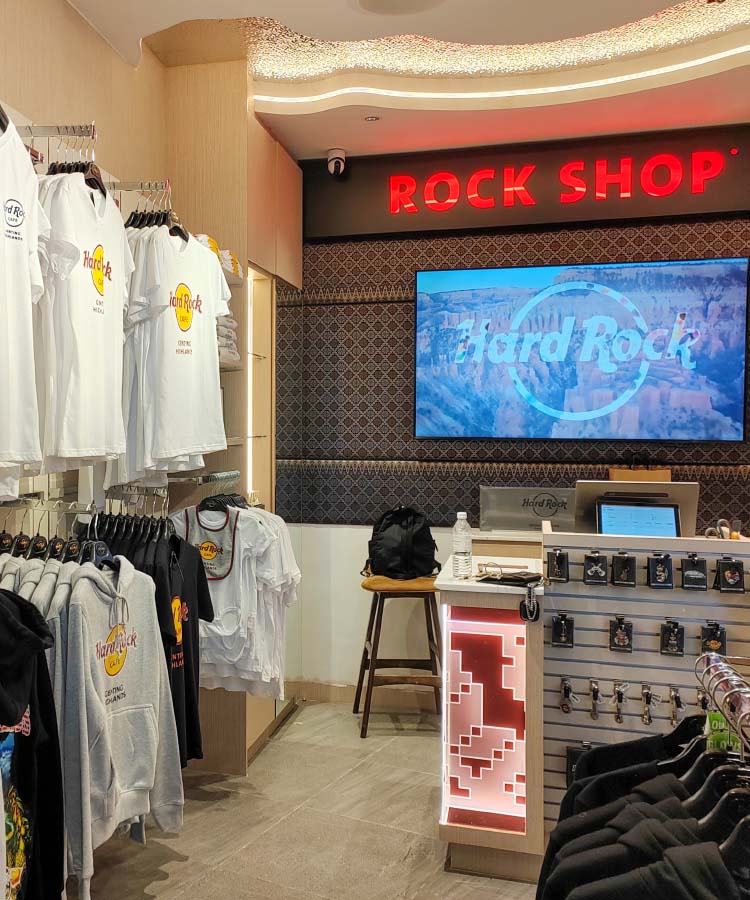 Complimentary T-shirt at Hard Rock Shop | UOB Malaysia